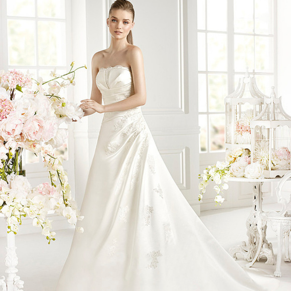 Avenue Diagonal | Dresses | Avenue Diagonal By Pronovias Wedding Dress ...